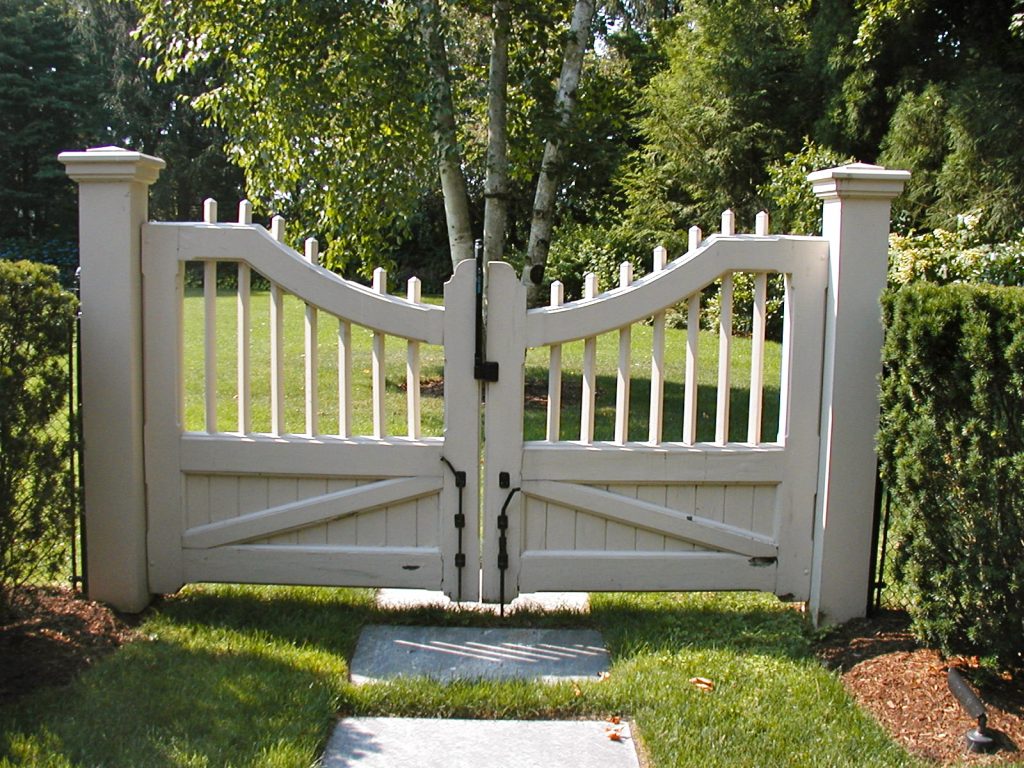 Driveway Entry Gates - Fence Installation | Red Fox Fence, Inc.